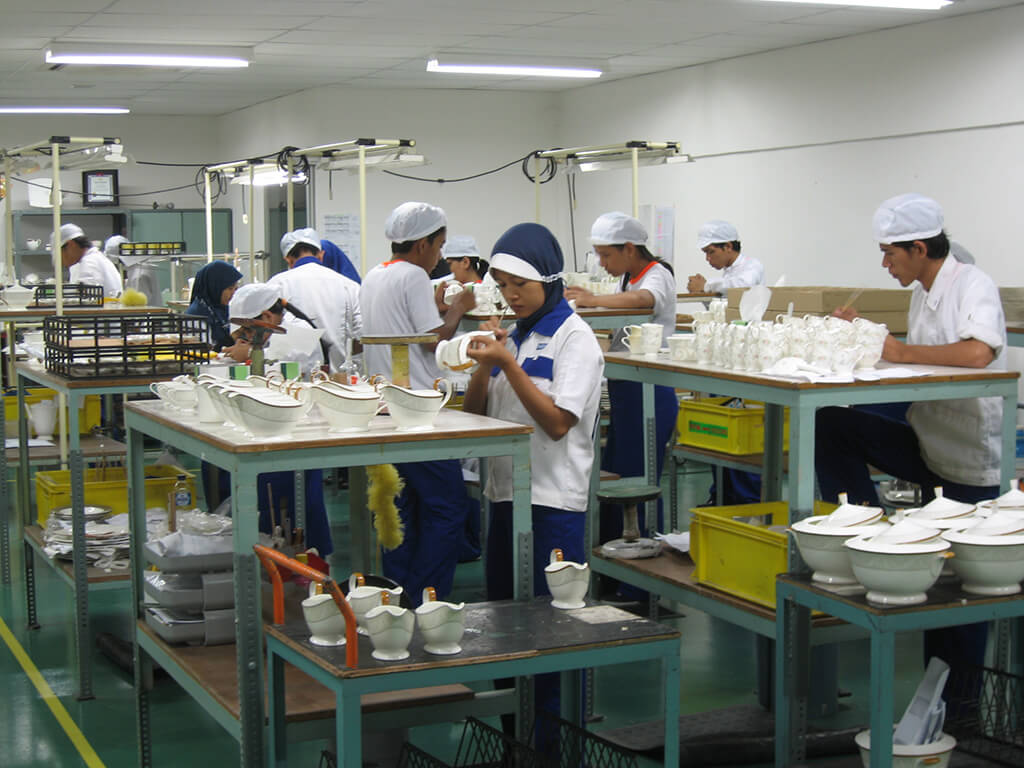 Tableware Business - NARUMI CORPORATION