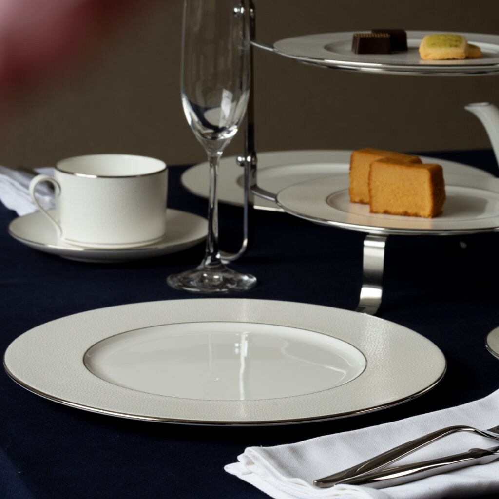 21CM FLAT RIM PLATE - NARUMI CORPORATION