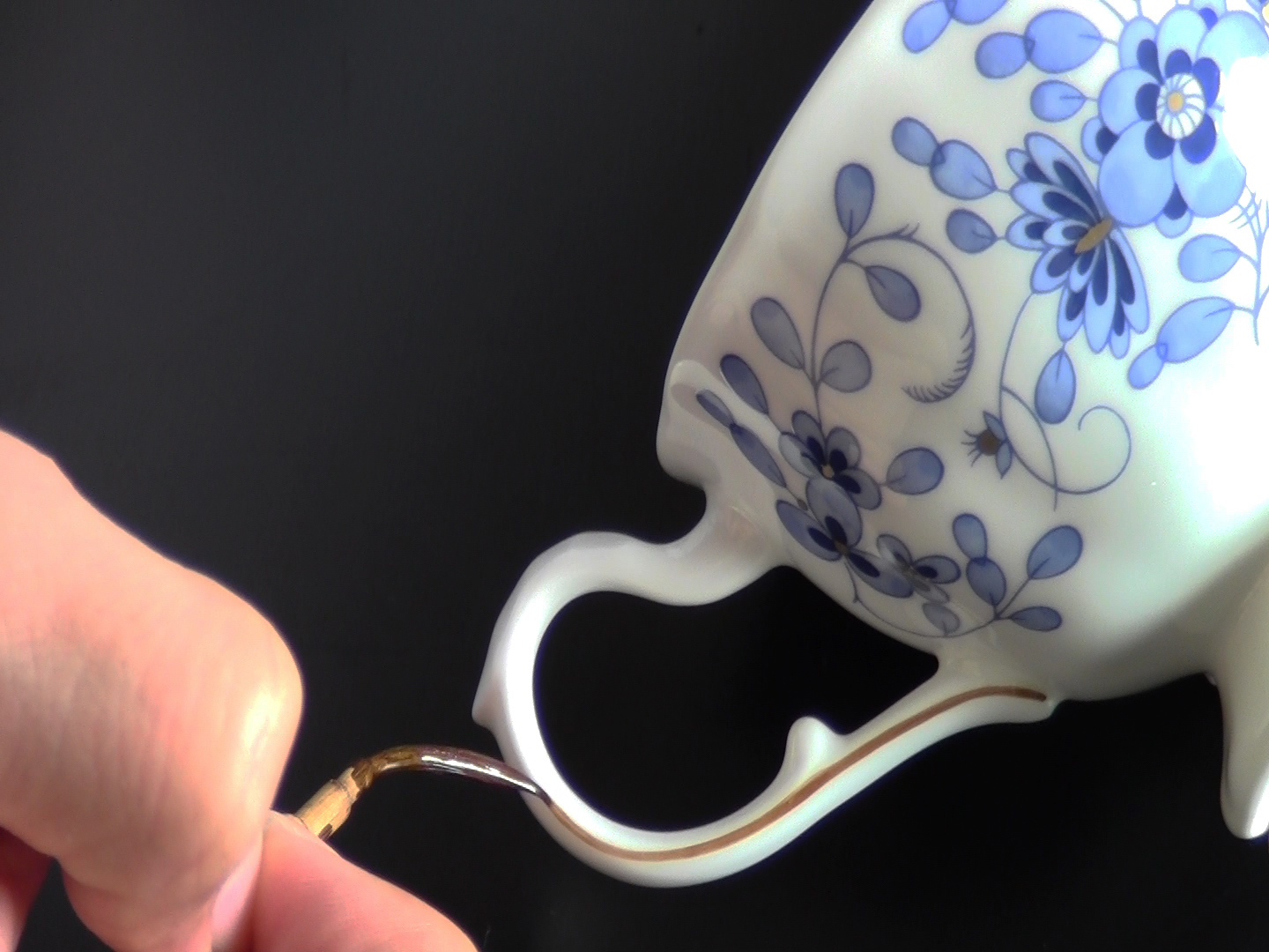 What is Bone China Made of? & How is Bone China Made? - NARUMI CORPORATION