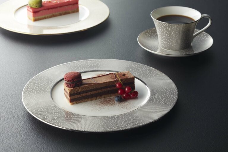 23CM FLAT RIM PLATE - NARUMI CORPORATION