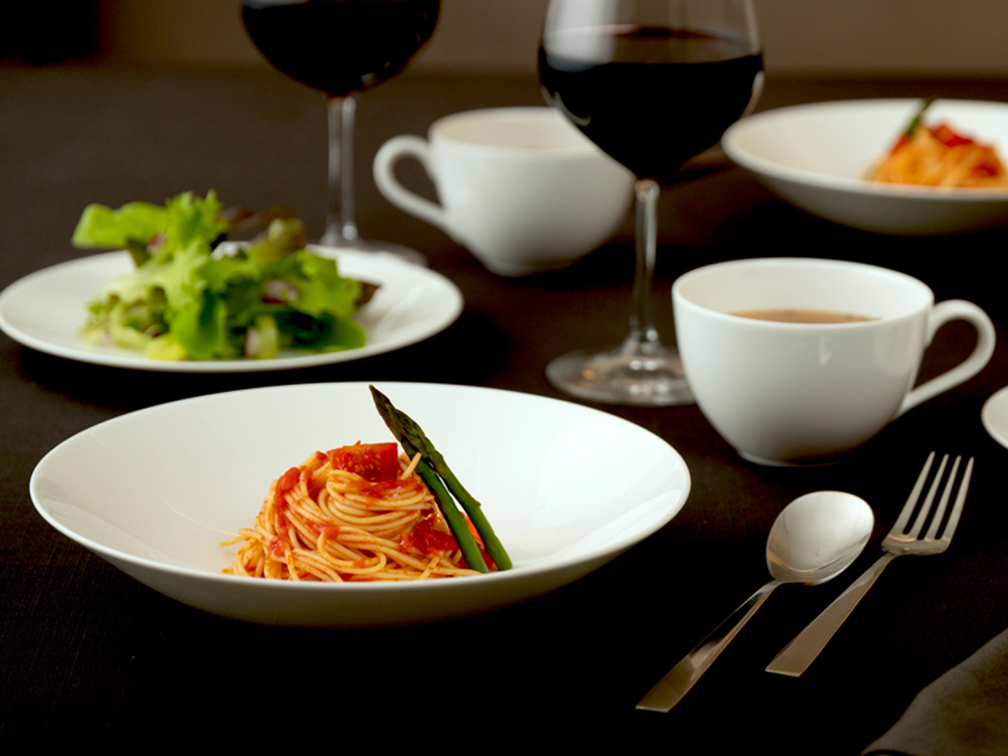 Master Dinner Plate Types: Shapes, Materials, Occasions, and More ...